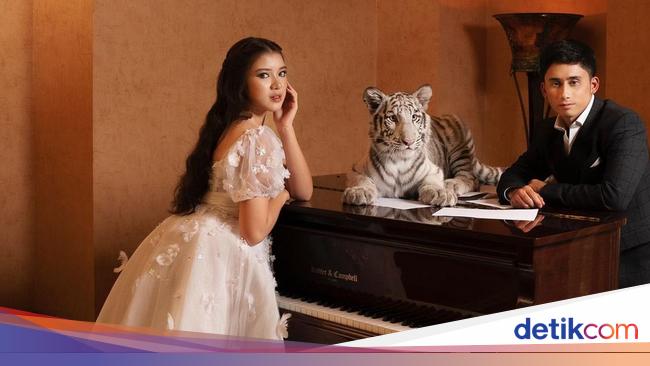 7 Potret Tiara Andini & Alshad Ahmad Foto Bak Prewedding Bareng Hewan Eksotis