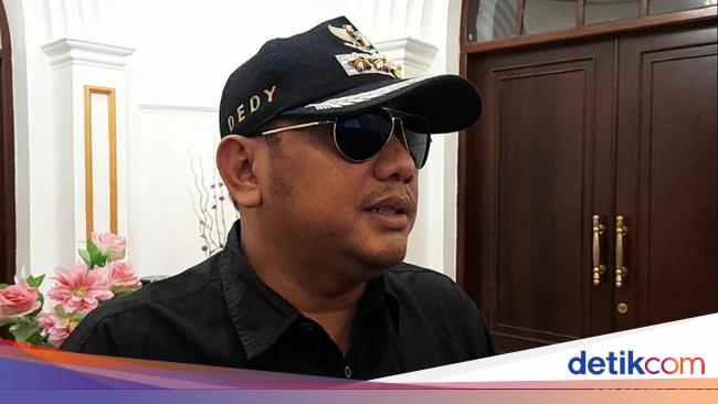 Viral Video Wali Kota Tegal Asyik Joget Bareng Biduan Viral Video Wali Kota Tegal Asyik Joget Bareng Biduan