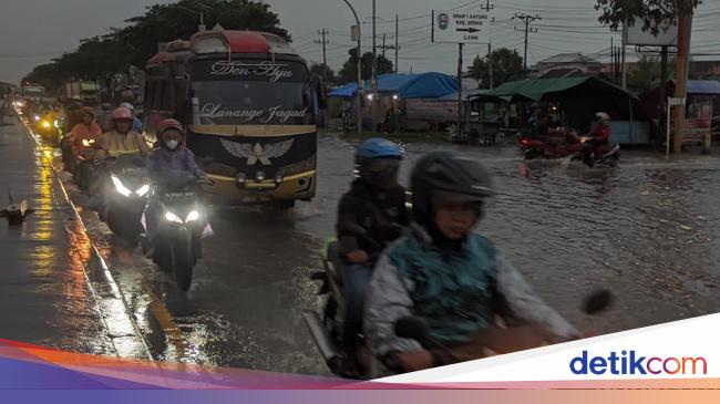 Jalur Pantura Demak Banjir, Sebagian Kendaraan Dialihkan Lewat Tol