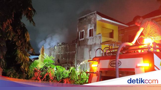 6 Jam Berkobar, Kebakaran Gudang Tiner Semarang Akhirnya Padam