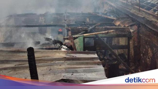 3 Rumah Hangus Terbakar di Bandung