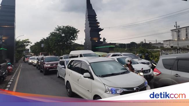 Macet di Perbatasan Surabaya-Kota Gresik