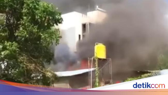 Viral Asap Hitam di Tibubeneng, Ternyata Bedeng Proyek Terbakar