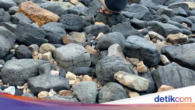 Menganti, Contoh Lengkap Wisata Pantai di Tengah Perbukitan