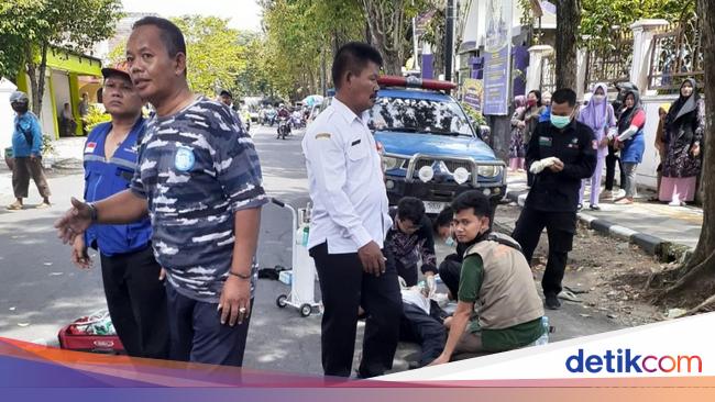 Pintu Truk Boks Dinsos Bojonegoro Tiba-tiba Terbuka, 4 Orang Jatuh-1 Tewas