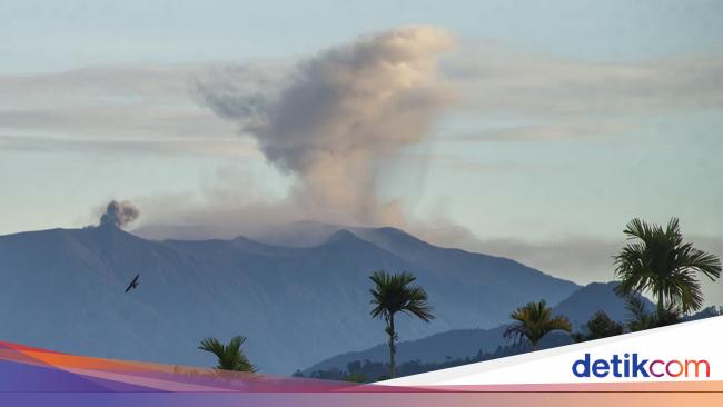 Capai 1.000 Meter, Abu Letusan Gunung Marapi Hari Ini Tertinggi Sejak ...