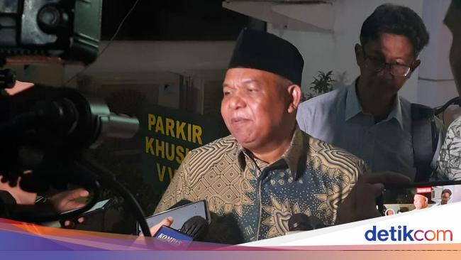 Tiba di RSPAD, Keluarga Tak Bisa Jenguk Lukas Enembe Tiba di RSPAD, Keluarga Tak Bisa Jenguk Lukas Enembe