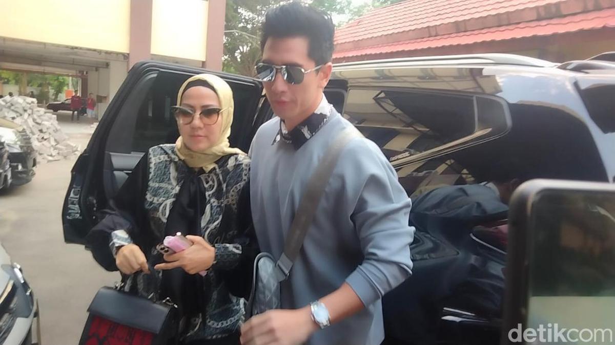 Soal KDRT Venna Melinda, dr Boyke Singgung Risiko Seks saat Asam ...