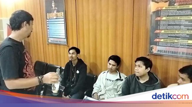 Serang Asrama Pakai Molotov-Lukai Wanita, 4 Mahasiswa Makassar Ditangkap Serang Asrama Pakai Molotov-Lukai Wanita, 4 Mahasiswa Makassar Ditangkap