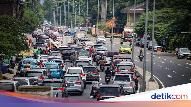 Jalan Pangeran Antasari Arah Pasar Cipete Selatan Macet Siang Ini