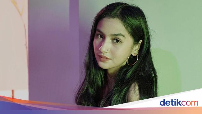 Bunga Zakia Narsis di Medsos Mengundang Cuan