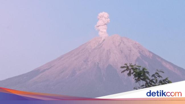 Gunung Semeru Erupsi Dua Kali Pagi Ini