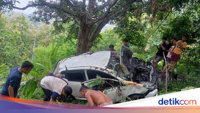 Fakta-fakta Mobil Rombongan Bule Rusia Jatuh ke Jurang Buleleng