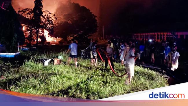 Mahasiswa USWIM Nabire Tetap Kuliah Usai Kebakaran di Gedung Fisip