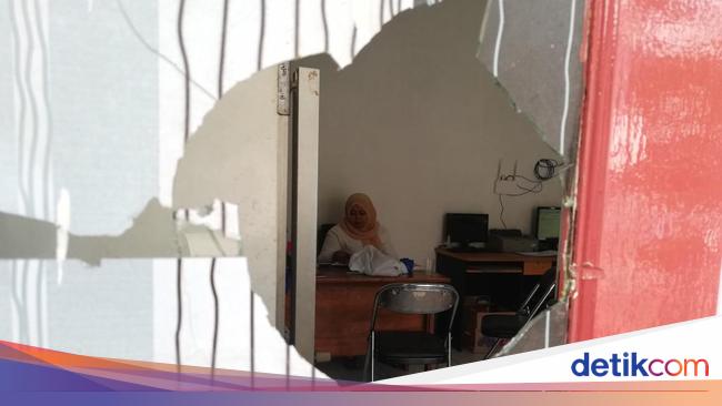 Begini Kronologi Perusakan Kantor Pasar Poncol Kota Pasuruan Begini Kronologi Perusakan Kantor Pasar Poncol Kota Pasuruan