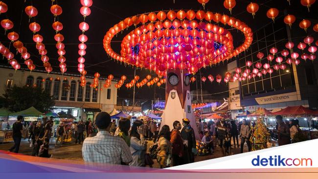 Cantiknya Pasar Gede Solo Berhias Lampion