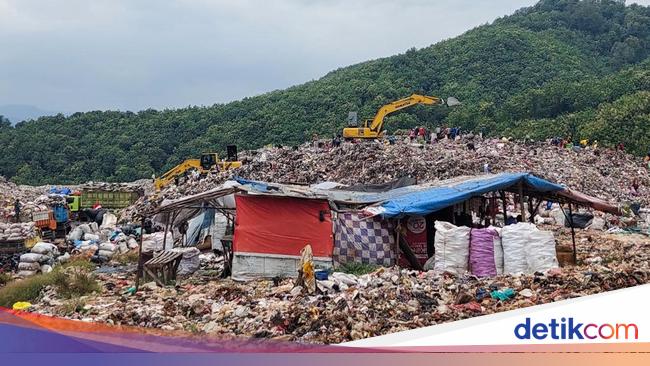 Ancaman Longsor dari Tingginya Gunungan Sampah di TPA Sarimukti