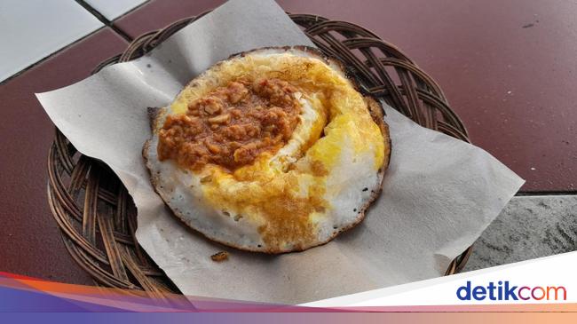 Nikmatnya Sarapan Pagi Serabi Telur Oncom di Pantai Pangandaran