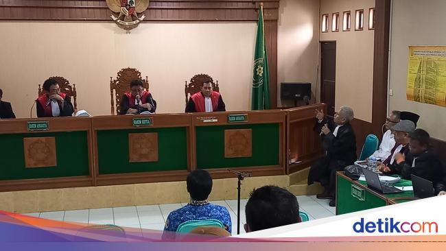 Joko Wahyudi Pemilik 'Ijazah Rp 10 M' Jadi Saksi Sidang Bambang Tri Joko Wahyudi Pemilik 'Ijazah Rp 10 M' Jadi Saksi Sidang Bambang Tri