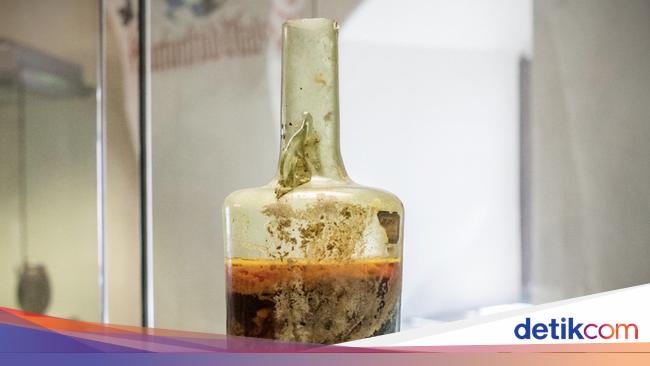 Botol Wine Tertua di Dunia Ini Umurnya 1.700 Tahun dan Masih Utuh!