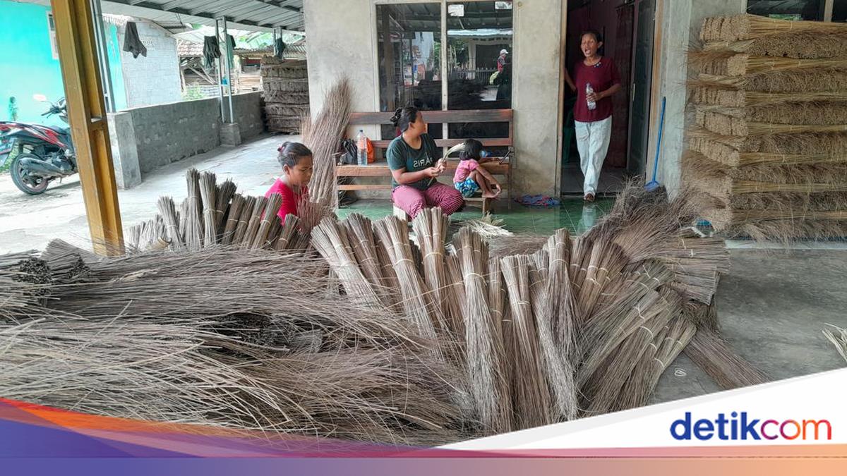 Sapu Lidi dari Pangandaran Tembus Pasar Pakistan