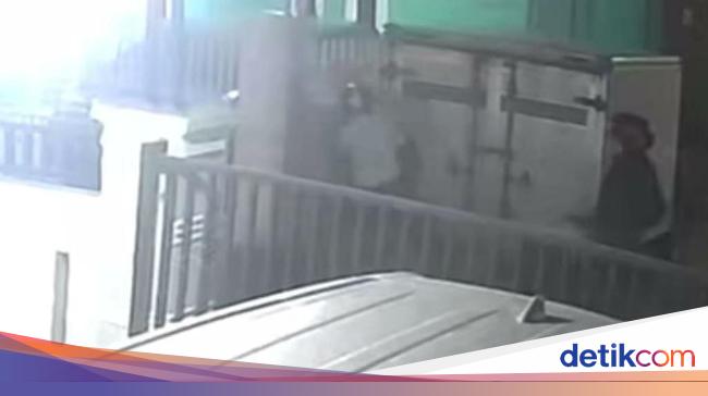 2 Pria Curi Mobil Box Pedagang Bumbu Masak di Deli Serdang