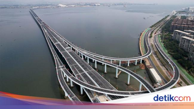 Potret Jembatan di Atas Laut China yang Bikin Takjub