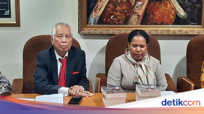 Istri Sebut Penyakit Ginjal Lukas Enembe Sudah Kronis Istri Sebut Penyakit Ginjal Lukas Enembe Sudah Kronis