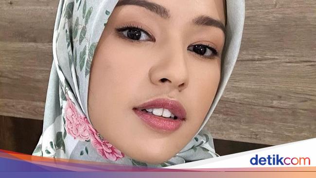 Susan Sameh Bikin Pangling Pamer Gaya Pakai Hijab: Cocok Nggak?