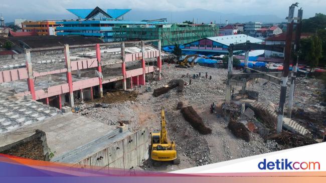 Potret Bangunan Lama Pasar Raya Padang Mulai Dirobohkan