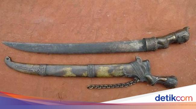10 Senjata Tradisional Khas Sumatera Utara dan Sejarahnya