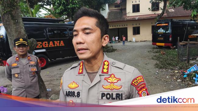 Densus 88 Tangkap Terduga Teroris di Pandowoharjo Sleman Densus 88 Tangkap Terduga Teroris di Pandowoharjo Sleman