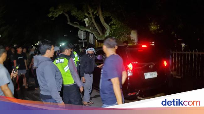 Mobil Tabrak Pohon di Pinrang, 4 Orang Tewas dan 3 Luka-luka