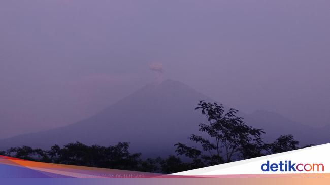 Gunung Semeru Keluarkan Letusan Setinggi 500 Meter