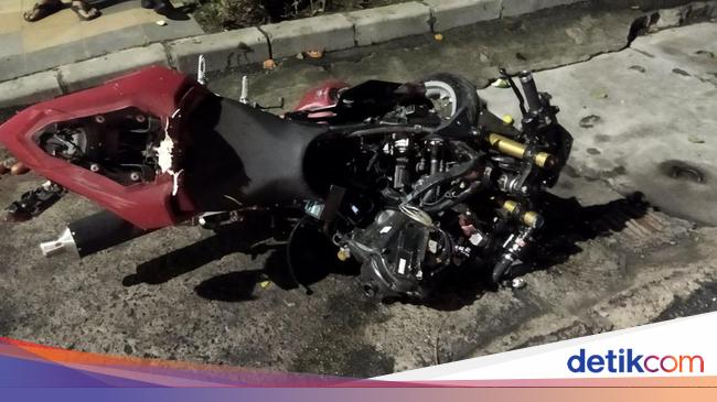 Pelajar Ngebut Naik CBR 250 Tewas Tabrak Motor Roda Tiga di Surabaya
