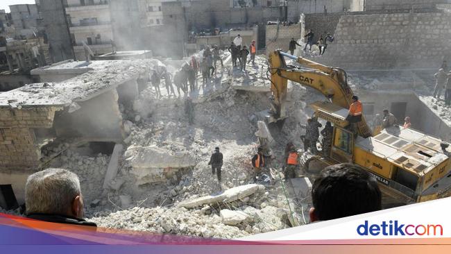 Penampakan Bangunan Runtuh yang Tewaskan Belasan Orang di Suriah