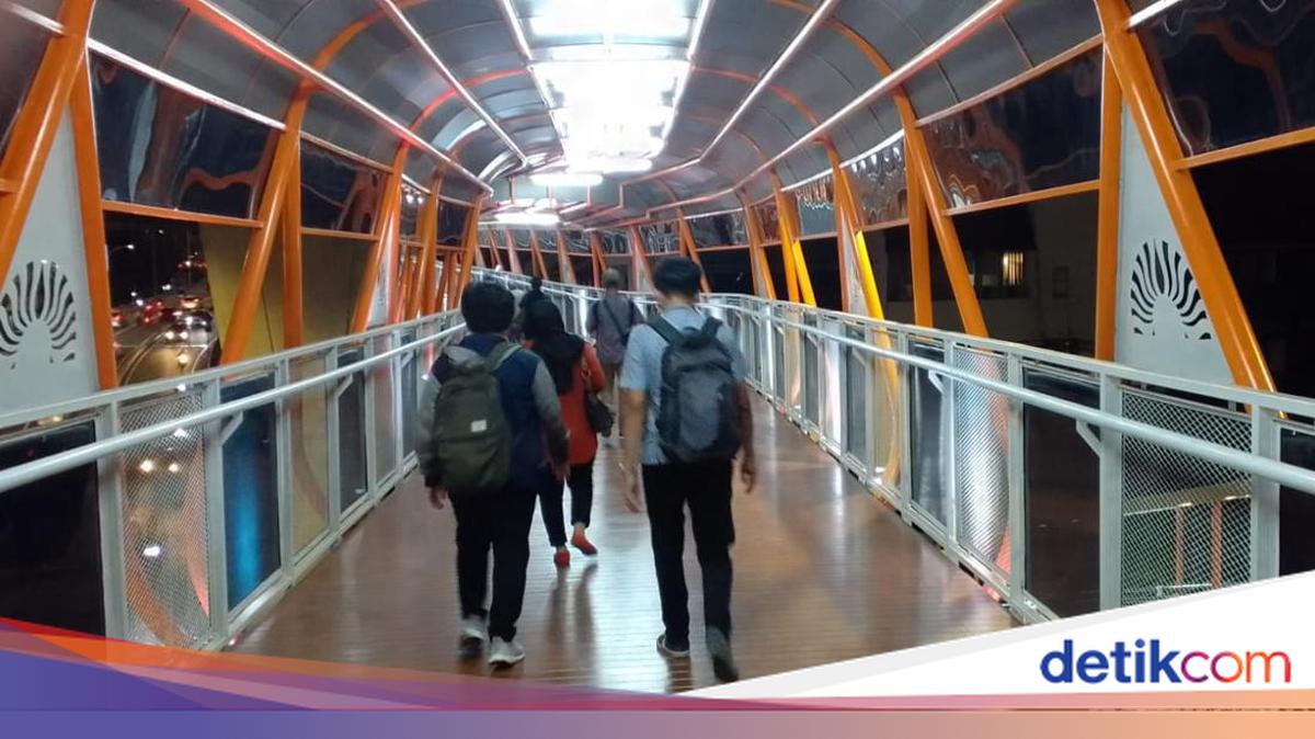 Sempat Terasa Goyang, Begini Spesifikasi Skywalk Kebayoran Lama
