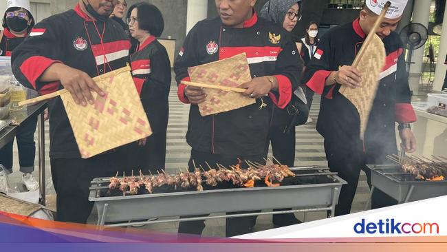 HUT ke-16 ICA Bakar 1600 Tusuk Sate dari 16 Propinsi