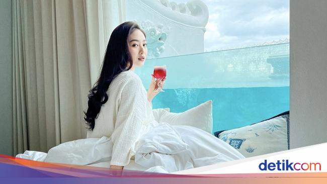 Pose Keren Natasha Wilona Saat Kulineran di Bali hingga Jepang