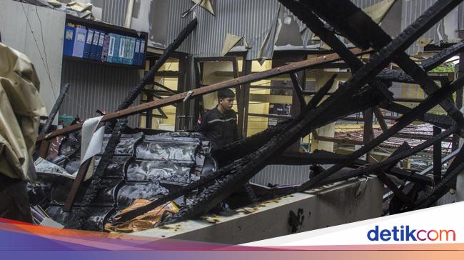 Kebakaran Gedung Biro SDM Polda Kalsel, Sumber Api Berasal dari Plafon