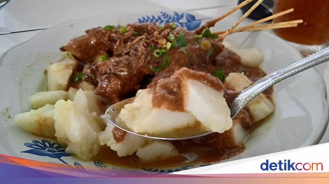 Gurih Mantap! Sate Ayam Kuah Bumbu Kacang Khas Kalimantan Barat