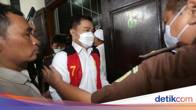 Hakim Nyatakan Arif Rachman Patahkan Laptop Tak Rusak Sistem Elektronik Hakim Nyatakan Arif Rachman Patahkan Laptop Tak Rusak Sistem Elektronik