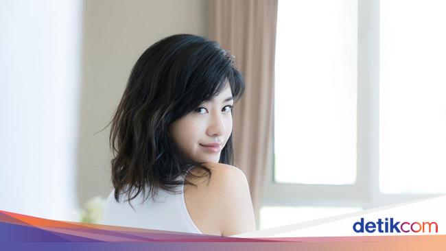 15 Model Potongan Rambut Oval Layer dari Belakang