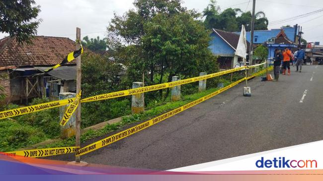Plengsengan Setinggi 4 Meter di Kota Batu Ambrol