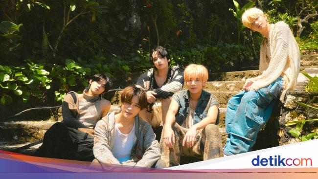 8 Foto Grup KPop TXT Eksplor Keindahan Alam Bali di MV Sugar Rush Ride