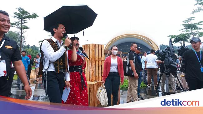 Kharisma Event Nusantara 2023 Tetap Berjalan Semarak di Tengah Hujan