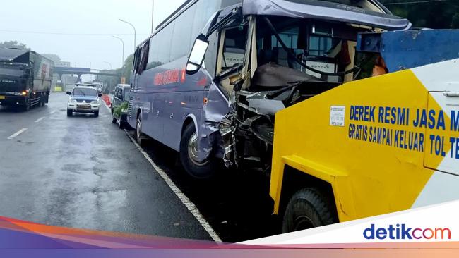 2 Bus dan 1 Minibus Tabrakan Beruntun di Tol Japek, Tak Ada Korban