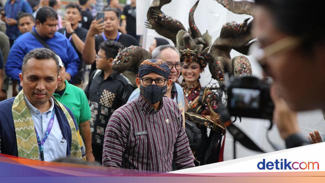 Luncurkan Kharisma Event Nusantara 2023, Sandiaga Disambut Meriah