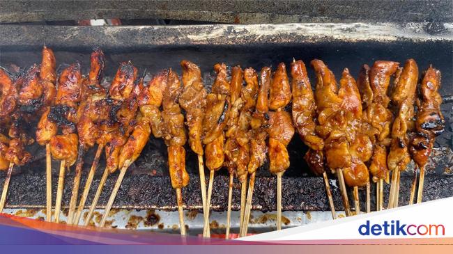 Viral Sate Ayam Madura yang Murah Enak di Depan RS Imannuel Bandung