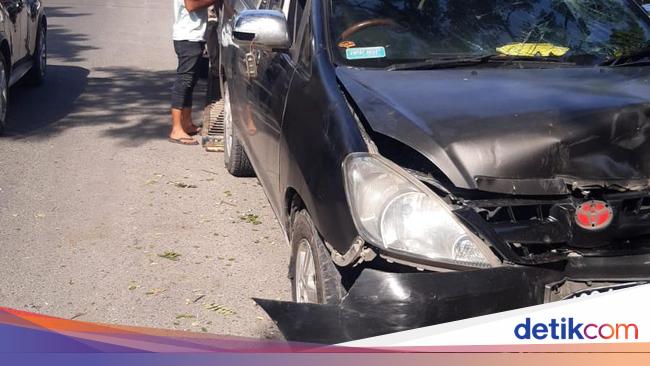 Pecah Ban, Mobil Tabrak Pohon di Medan Johor